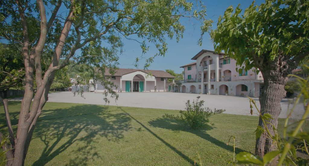 The Estate - Butussi